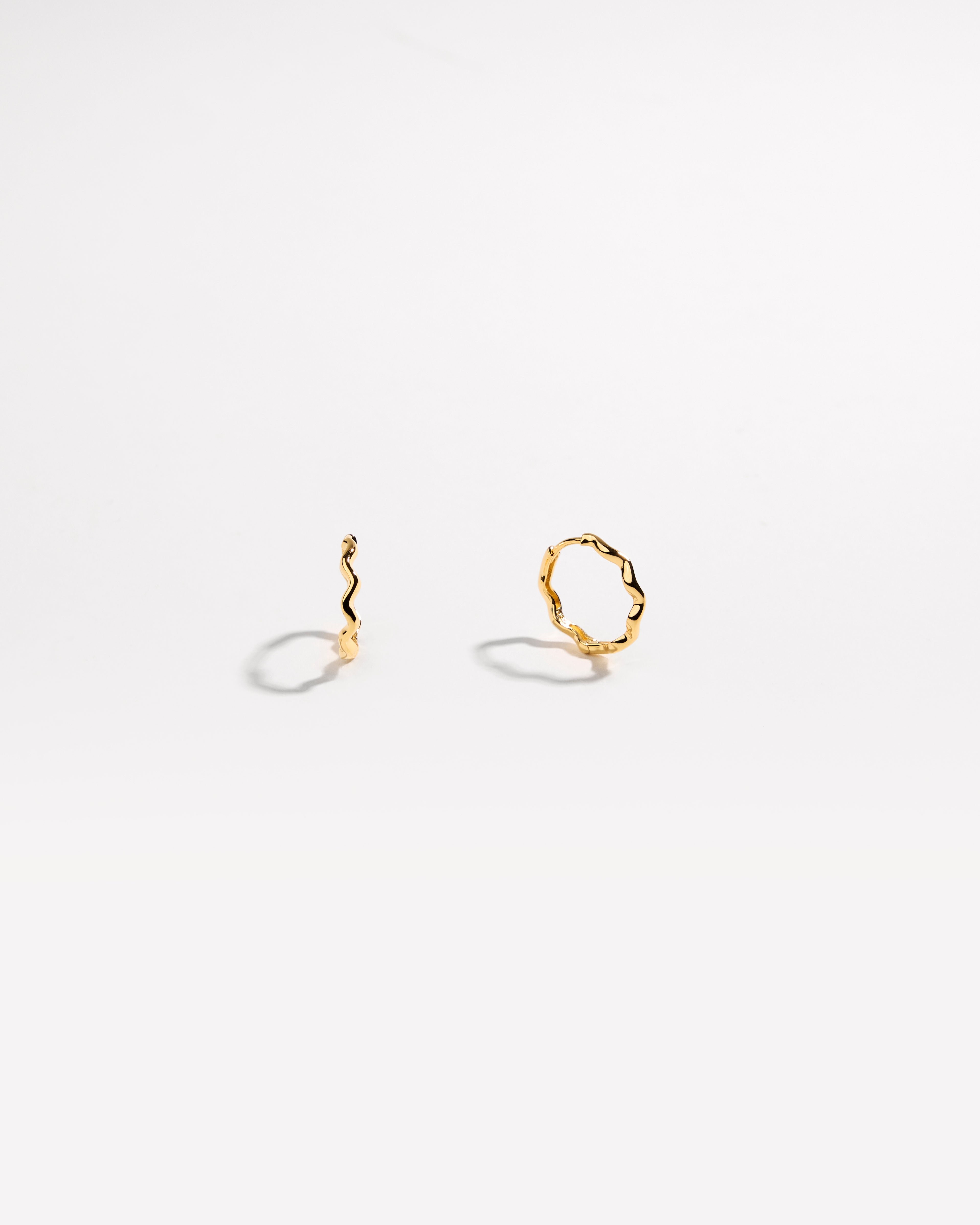 Skinny Wavy Hoops – Eniwill
